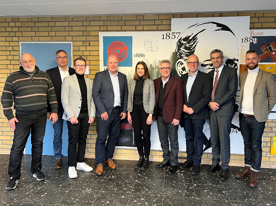 Telekom-Stiftung und Schulministerium zu Gast am HHEK | heinrich-hertz ...