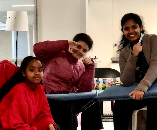 Schüler/innen der Internationalen Förderklassen bauen gemeinsam eine ...