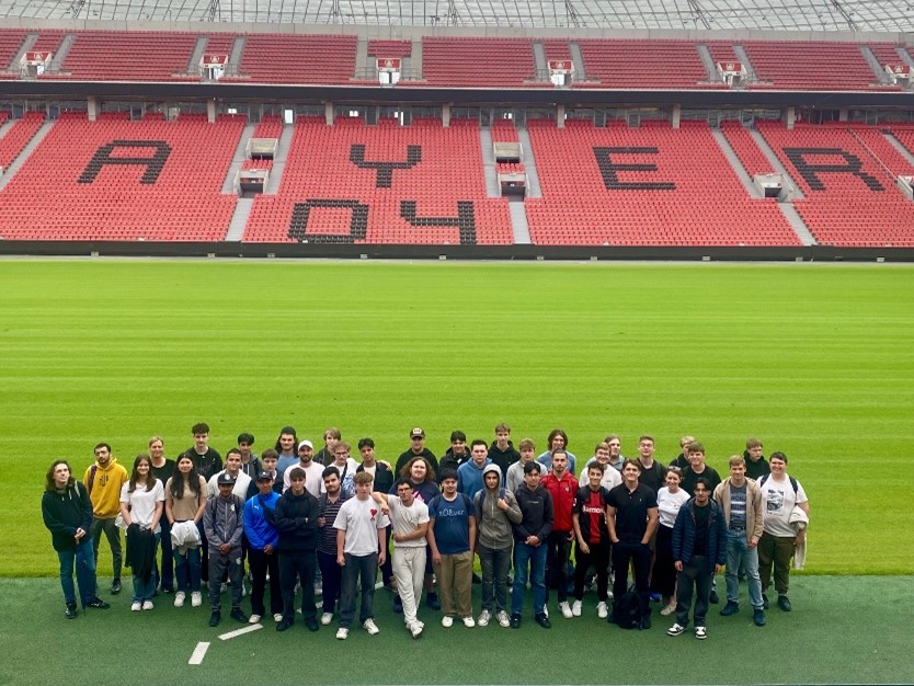 Projektwoche-Auftakt in der BayArena – IT-Unterstufe startet mit ...